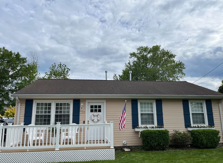 Bayside Beach Bungalow - Pine Lake, Manchester Township
