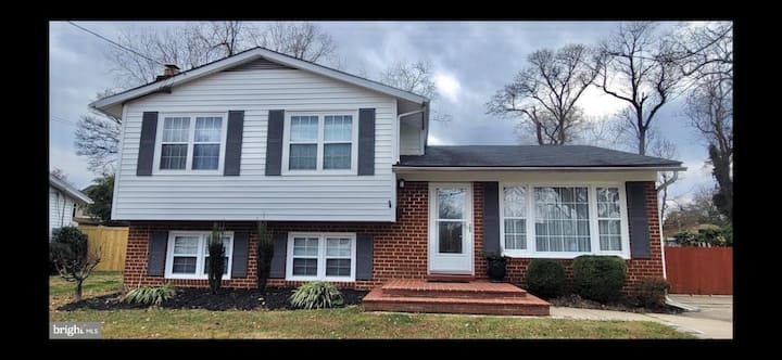 Near 495/395, Airports & Inova Fairfax • Hot Tub - Annandale, VA