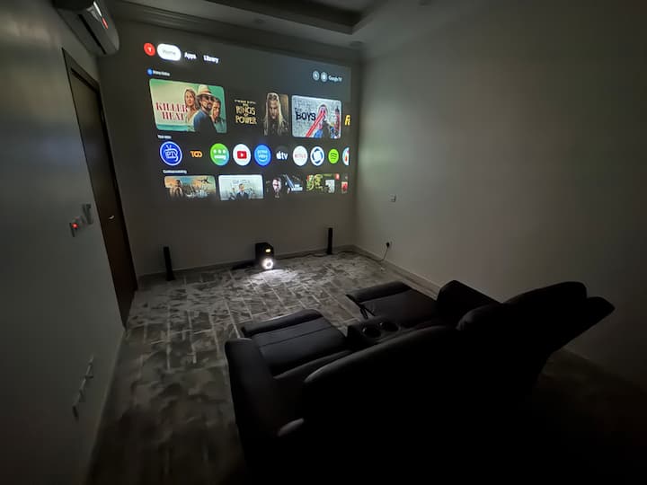 Apartment With A Cinema Room - Jeddah