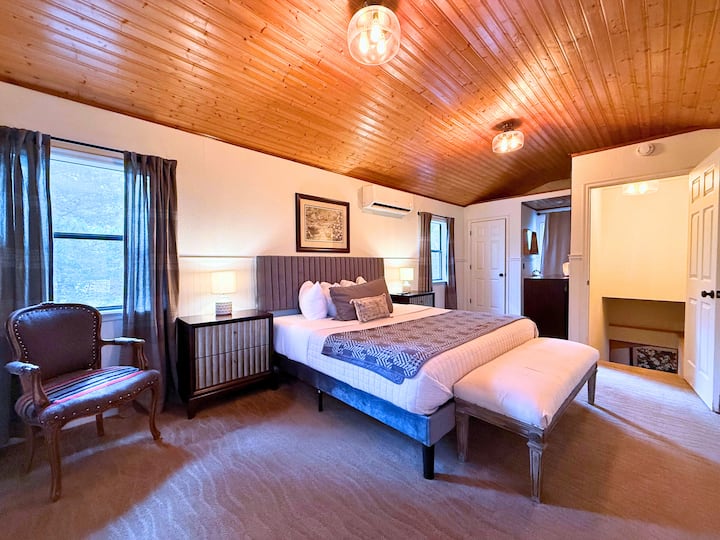 Eureka Springs Townhouse-king/2twin +Hot Tub - Eureka Springs, AR