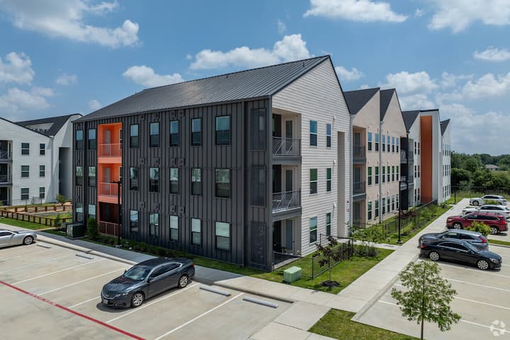 Bright & Stylish Local Getaway - Fresno, TX