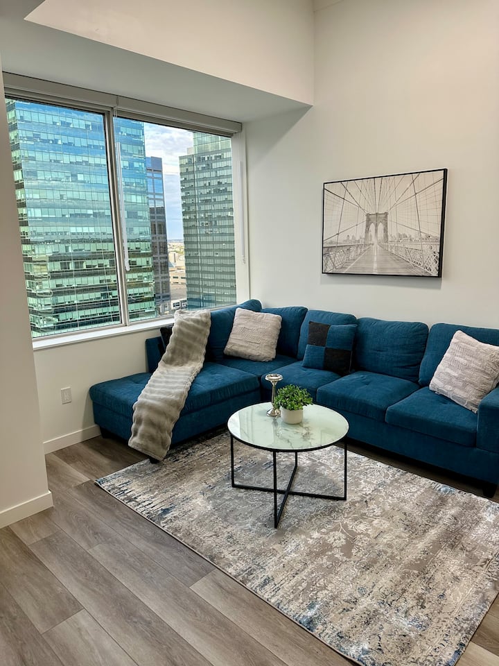 Luxury Dt Suites, King Bed, Rogers View - Edmonton
