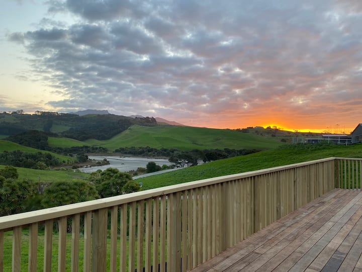 Raglan Mountain Views - Raglan