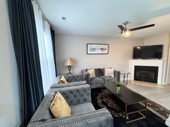 Beautiful 2 King Bdrms W/ Fenced Yard & Garage - Charlotte, NC