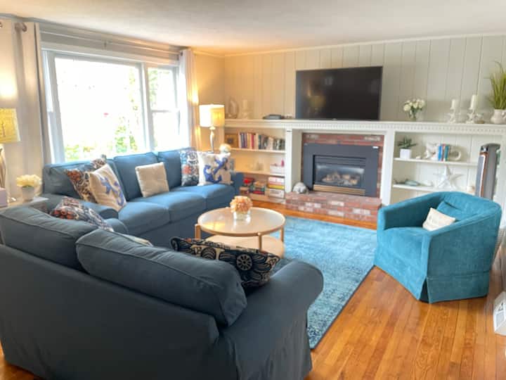 Walk 7/10 Mile To Beaches *Summer Fri-fri* Dogs Ok - West Dennis Beach, MA