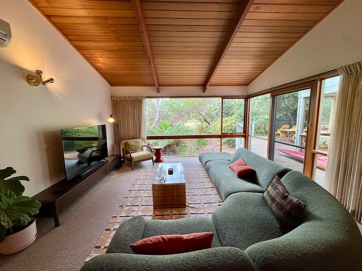 Coastal Retreat Next To Golf Course - Great Ocean Road