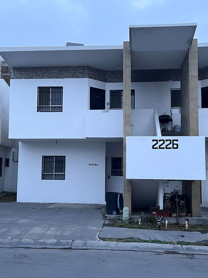 Apartamento Primer Piso (Se Da Factura Fiscal) - Monterrey