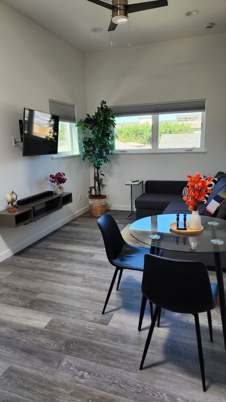 Modern Furnished Retreat - Eugene, OR