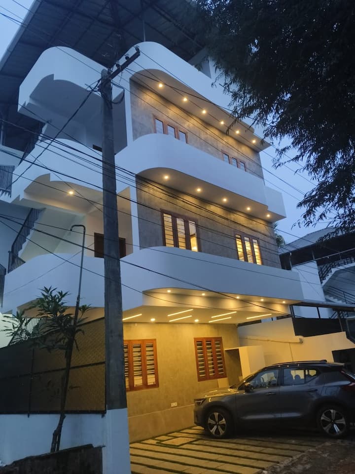 One Bhk Deluxe Furnished - 高知