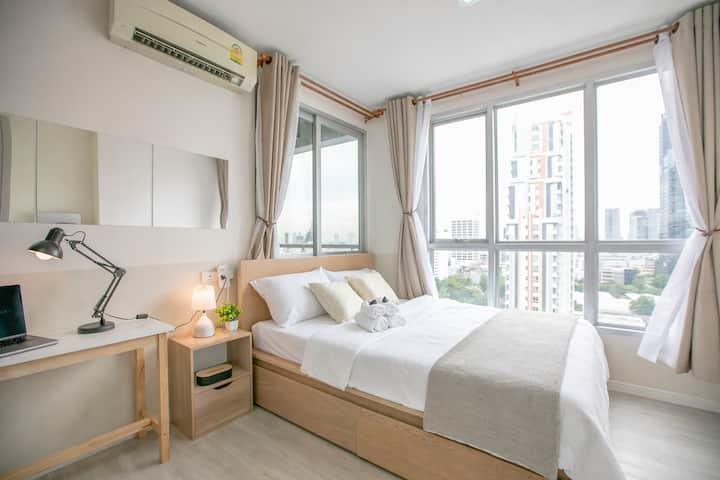 Comfy Stay: 5 Mins Walk Bts, Fast Wifi, Pool, Gym - Bang Rak