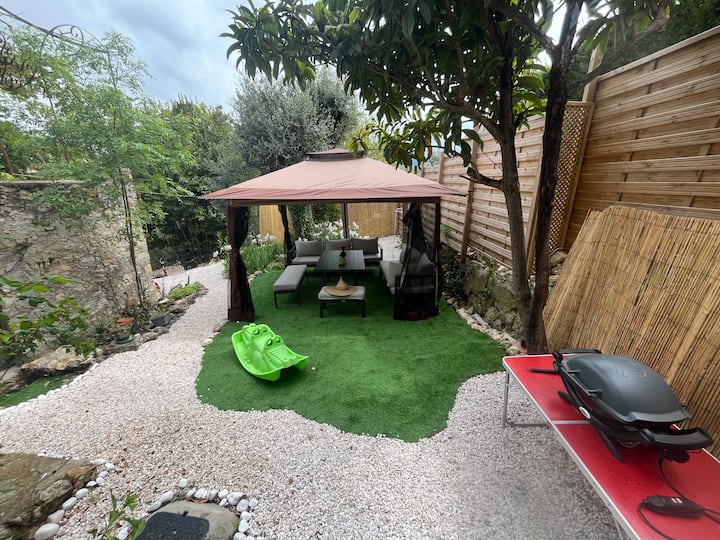 Haut Villa "Les Tilleuls"
 6/7 Personnes - Carros