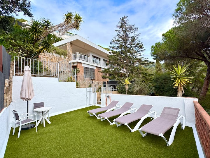 Вилла в Lloret De Mar, пляж Canyelles - Costa Brava