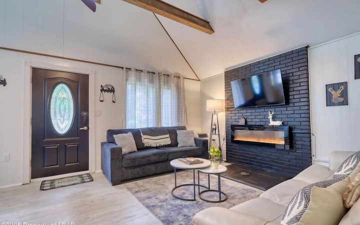 Cozy Pocono A -Frame/firepit &Game Loft Near Parks - Poconos