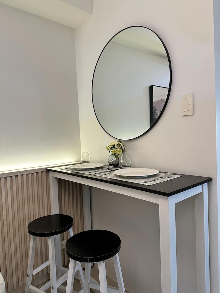Luxury Suite W/ Pool + Netflix | Near Moa And Naia - Pasay