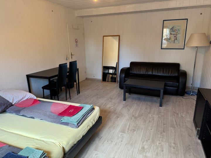 Schickes Zimmer Mit Zug Anschluss Nach Berlin - Ludwigsfelde