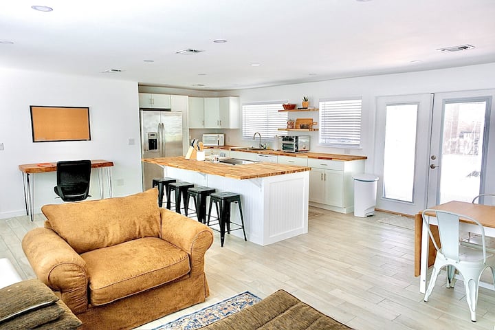 Entire Home In Pcola - Mins To Beaches + Downtown - Pensacola, FL