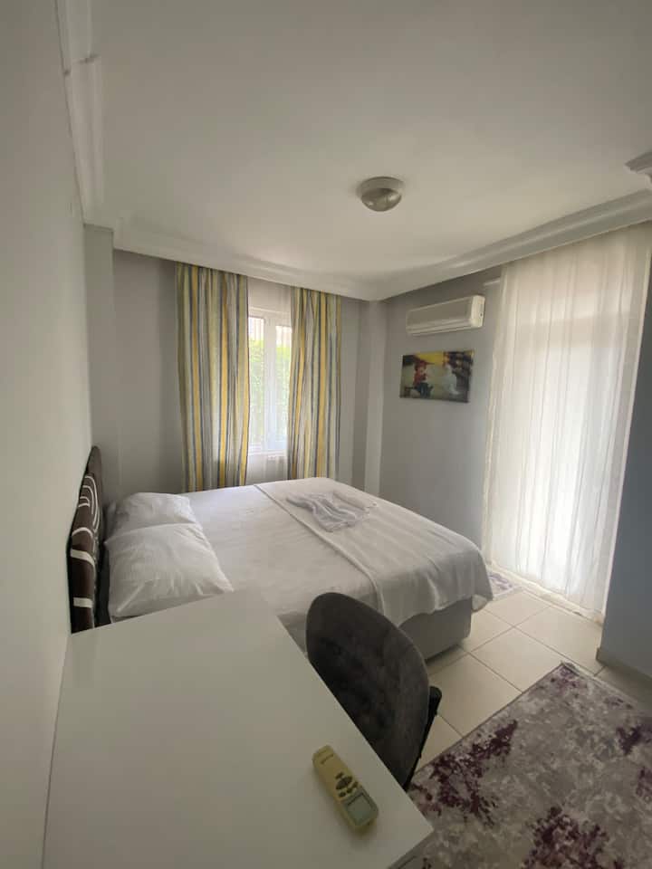 Tek Kişilik Temiz Oda ( Bayanlar Için ) - Antalya