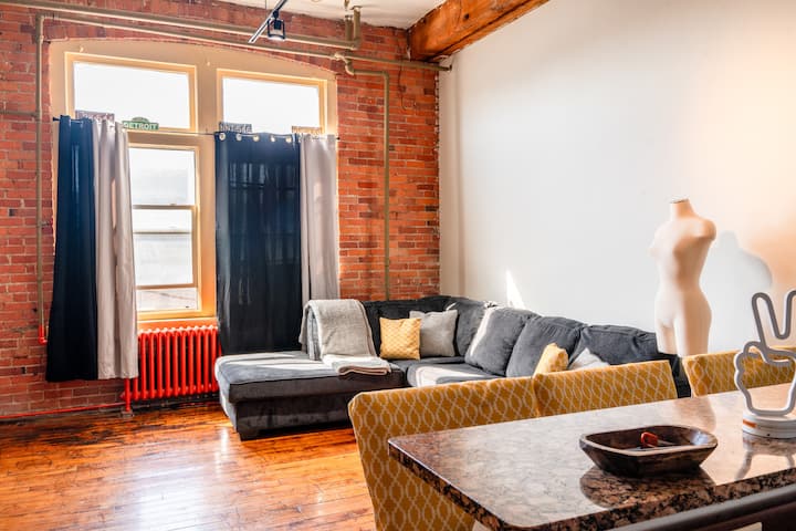 Boho Loft With Industrial Charm! - Detroit