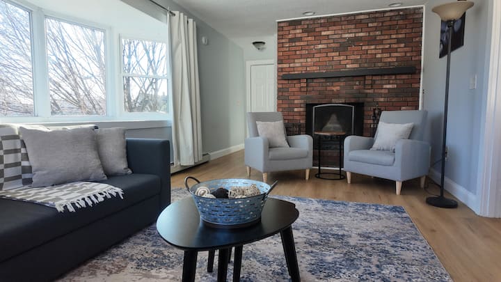 Gem Top Level 2bd Unit W/ Laundry - Downtown - Manchester, NH