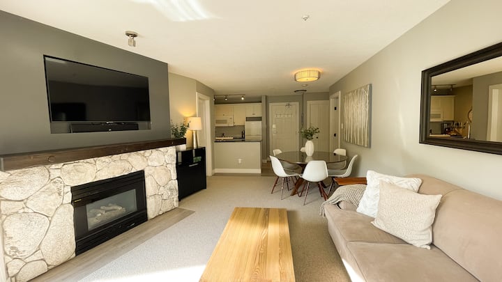 Luxe Aspens Ski-in/out 2 Bd/2 Ba - Whistler