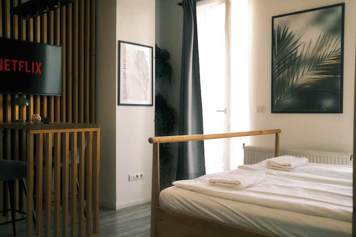 The Beaver's Crib - Just Refurbished & Redesigned - Budapest