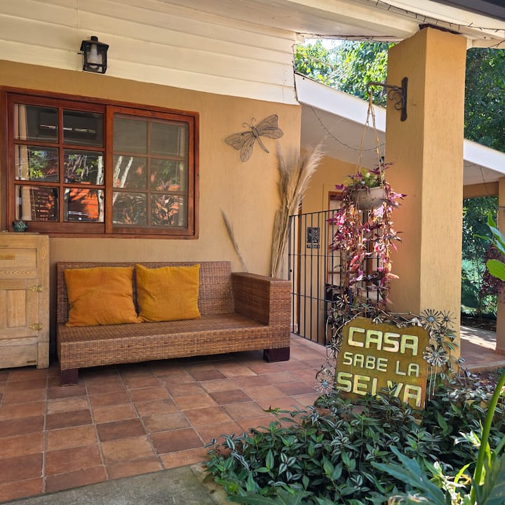 Raquel’s Room: Central, Nature & Relaxation - Puerto Iguazú