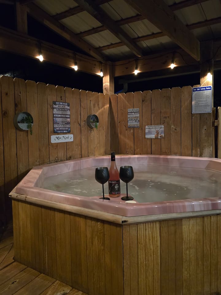 Cozy Chalet*hot Tub* 1mi To Nat. Park & Gatlinburg - Gatlinburg, TN