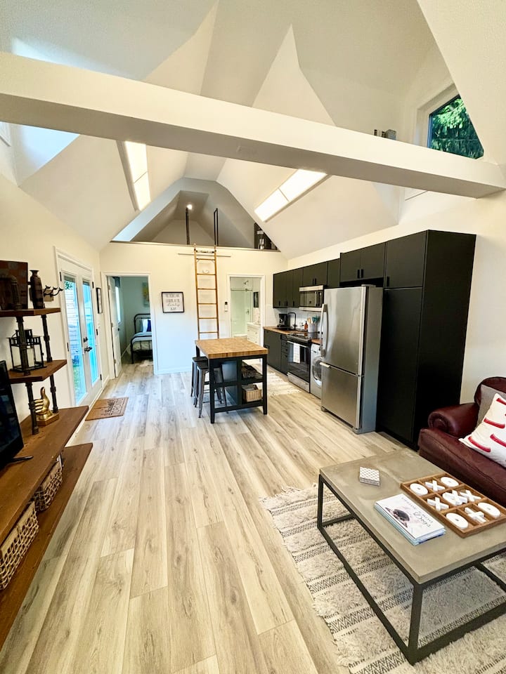 Private Charming Coach House - Toronto