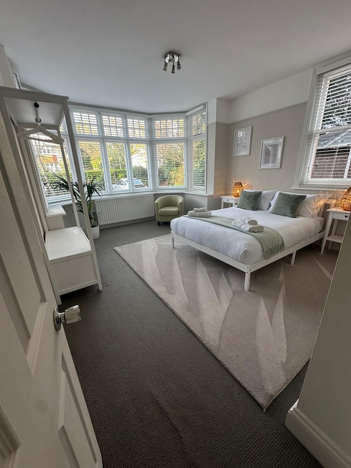 Woodfalls Luxury Getaway 
Sleep's 6 - Bournemouth