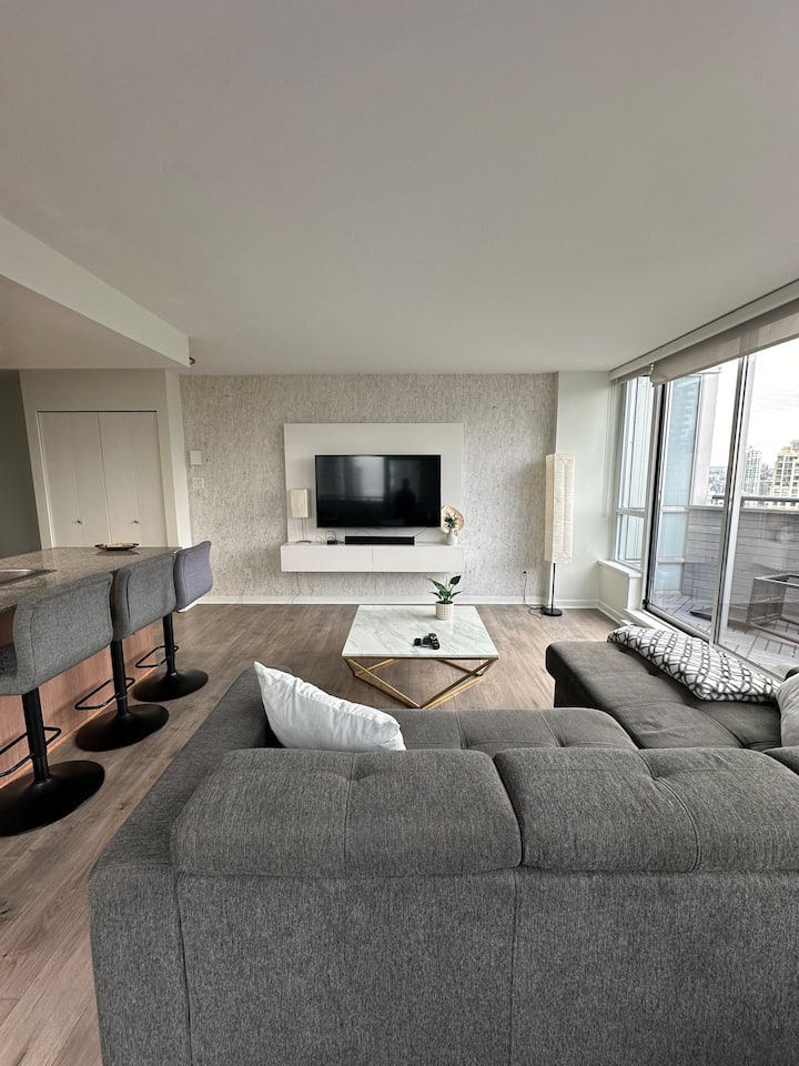 Breathtaking Views | Two Bed/two Bath Penthouse - Vancouver