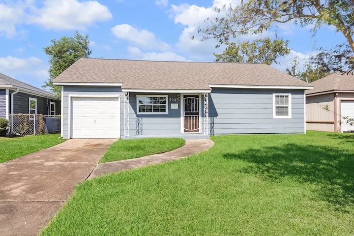 Houston Hideaway 3bedroom, 8-10 Mins To Downtown - Houston, TX