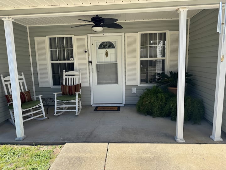 Diane's Corner 3br 2ba Close To The Beach - Biloxi, MS