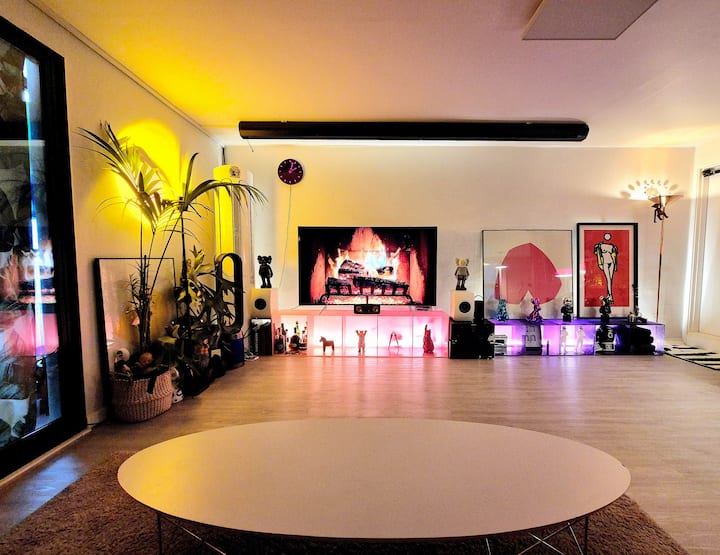 Artist Home
감성숙소 강남 압구정 코엑스 무료주차 홈씨어터
Homeparty - Seoul