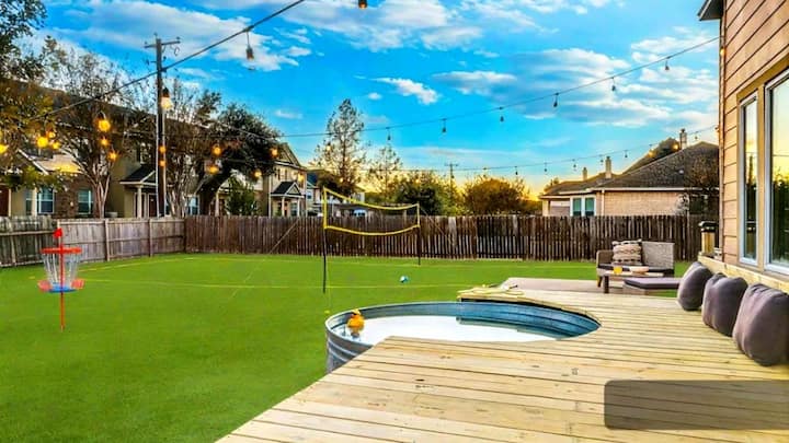 7 Beds Austin | Pool, Arcade, Volleyball, Kalahari - Pflugerville, TX