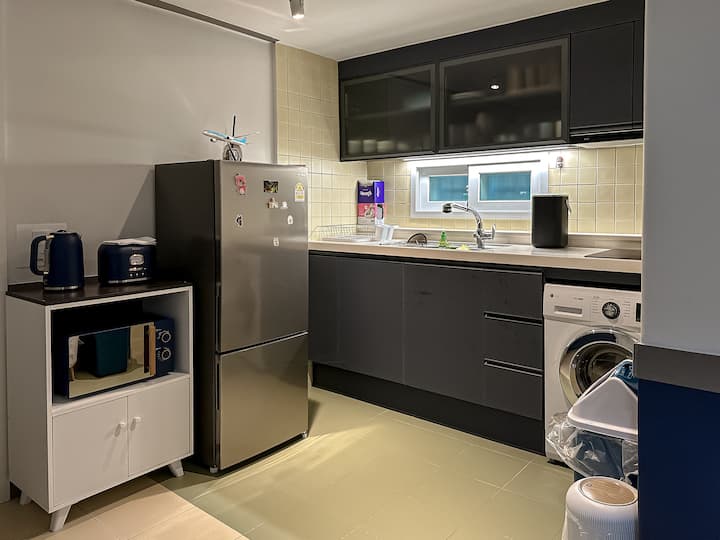 ‼️최고의 위치‼️홍대입구역 5분/2r 4b/최대 6인/netflix/집전체온돌난방시스템 - Seoul