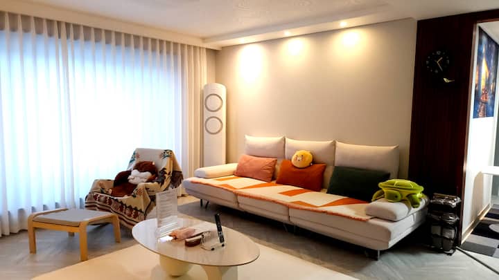 모임,단체출장 추천! 넓고 쾌적 # 다양한 즐길거리(옥상바베큐,키즈룸,보드&레트로게임) - Daejeon