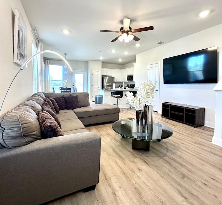 Modern Alamo City Retreat - Helotes, TX