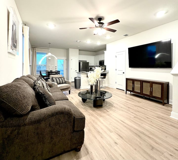 Modern Alamo City Retreat - Alamo Ranch - San Antonio