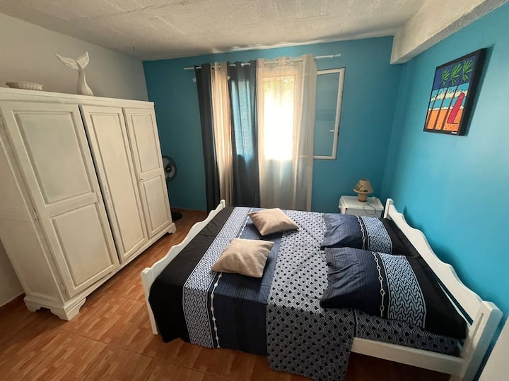 Appartement En Rez-de-chaussée Avec Cour - Saint-Leu