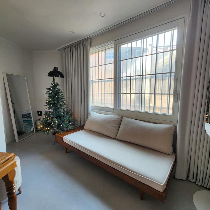 3 Bedrooms • 2 Baths • 5-minute Walk To Yeongildae - Pohang-si