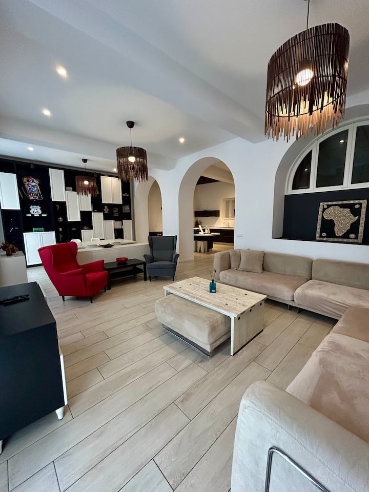 A Casa Di Lamu. Eleganza In Piazza Della Vittoria - Pavie