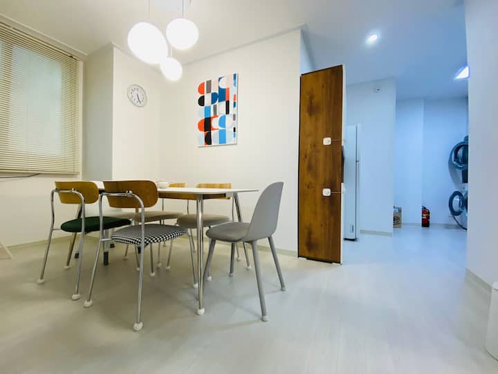 #상수역3분 #홍대 메인거리2분 #신촌 #2room #3bed #무료 캐리어보관
온수 조용 - Séoul