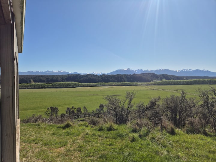 Deer Farm Hut, Stunning View Over River, Fiordland - Fiordland