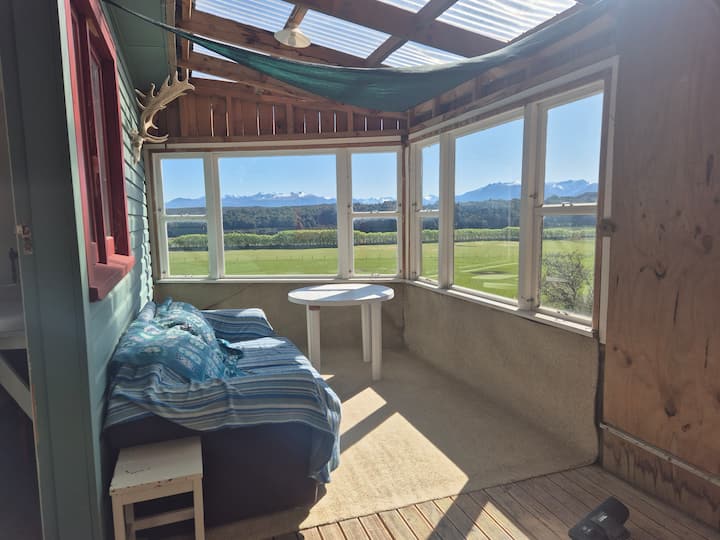 Scenic Fisherman's Hut & River Access - Fiordland
