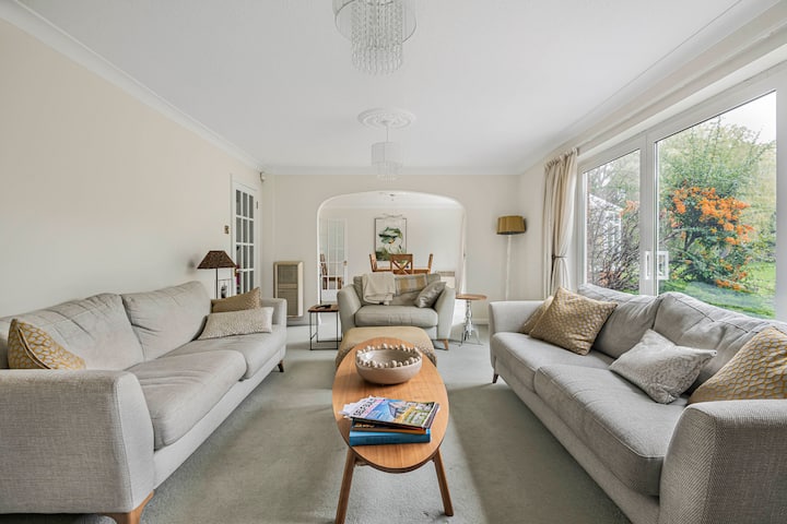 Gardens, Swimming Pool & Hot Tub I Pass The Keys - Henley-on-Thames