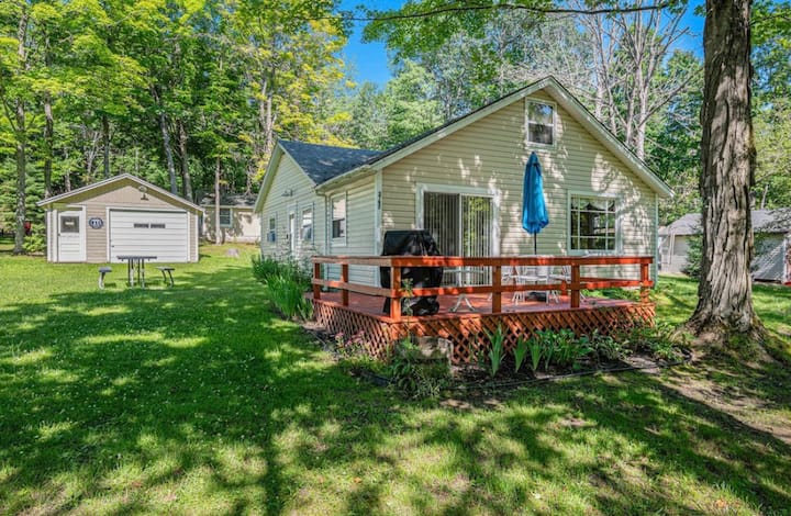 Sea Breeze Cottage - Mullett Lake, MI