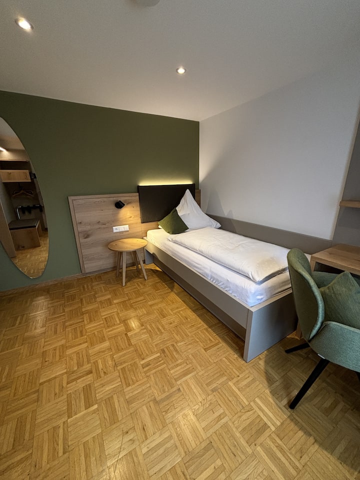 Chambre Simple-salle De Bain Privée Séparée-einzel - Bühl