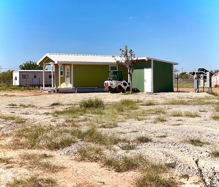 Comfortable Cabin Near I20 - Odessa, TX