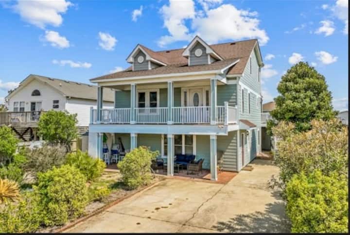 Grand Coastal Retreat - Kitty Hawk, NC