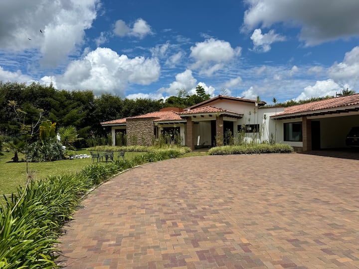 Bali Villa Lujo En El Oriente - El Carmen de Viboral